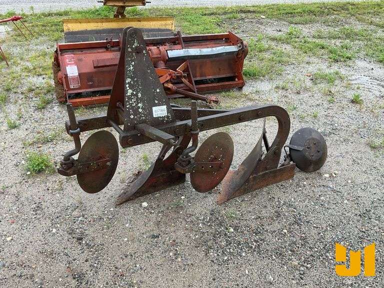 DEARBORN 10-152 BOTTOM PLOW SN: 2I254 - Jeff Martin Auctioneers, Inc.