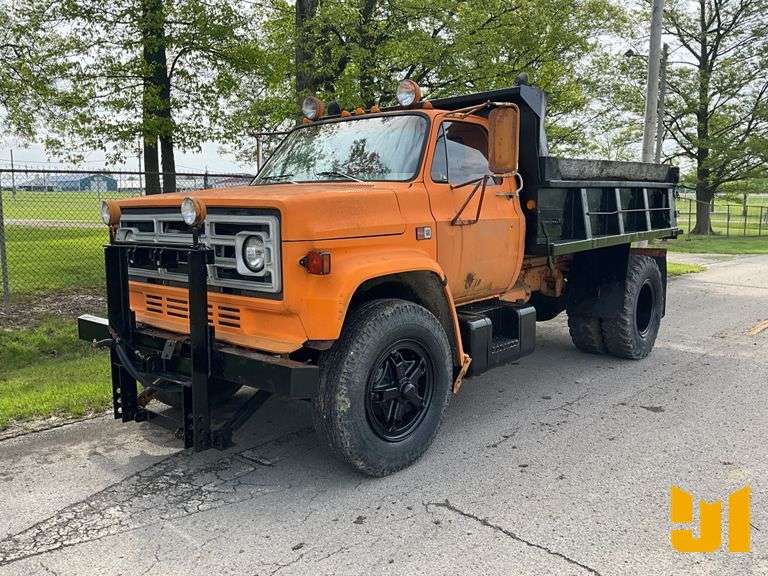 1980 GMC 7000 SINGLE AXLE DUMP TRUCK VIN: T17DBAV615364 - Jeff Martin Auctioneers, Inc.