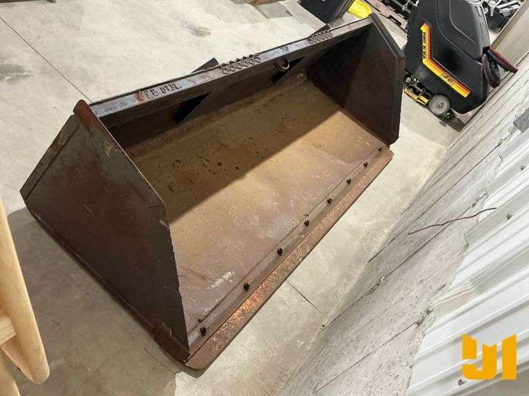 91 INCH SMOOTH BUCKET - Jeff Martin Auctioneers, Inc.