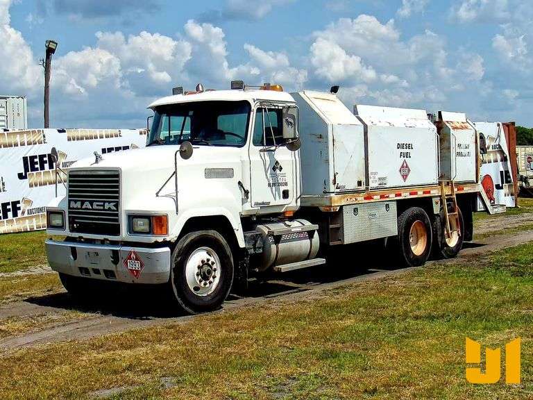 1998 MACK CH T/A FUEL & LUBE TRUCK VIN: 1M1AA12Y7WW079151 - Jeff Martin Auctioneers, Inc.