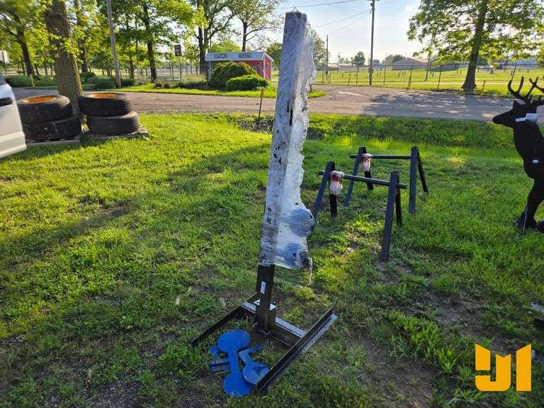 3/8" AR500 DUELING TREE SHOOTING TARGET - Jeff Martin Auctioneers, Inc.