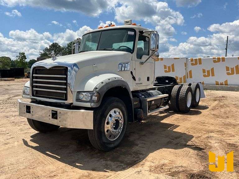 2014 MACK GU (GRANITE) TANDEM AXLE DAY CAB TRUCK TRACTOR VIN ...