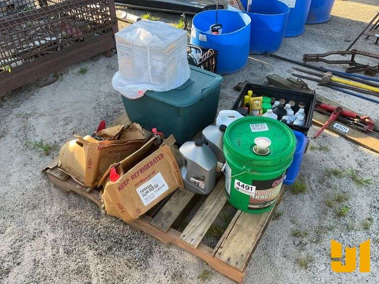 PALLET W/ HYDRAULIC FLUID, CHAINS, PAINT SPRAYER, VARIETY OF OILS, & MOTOR TREATMENT CANS - Jeff ...