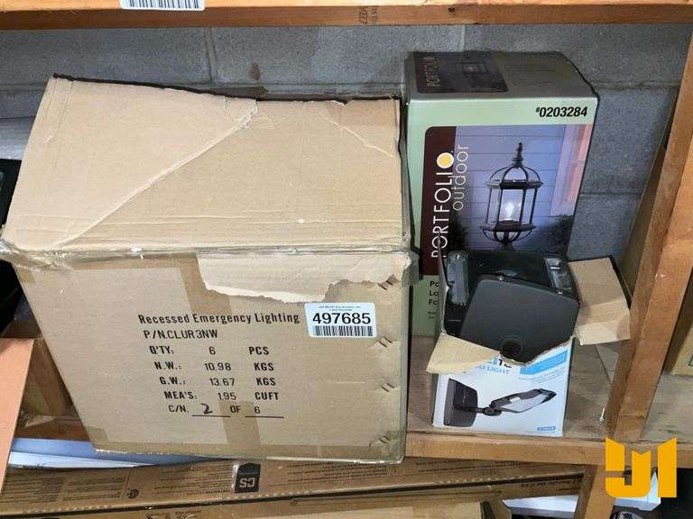 QTY OF MISC LIGHT FIXTURES, OUTDOOR LIGHTS, COMPAC LED CLUR3 - Jeff ...