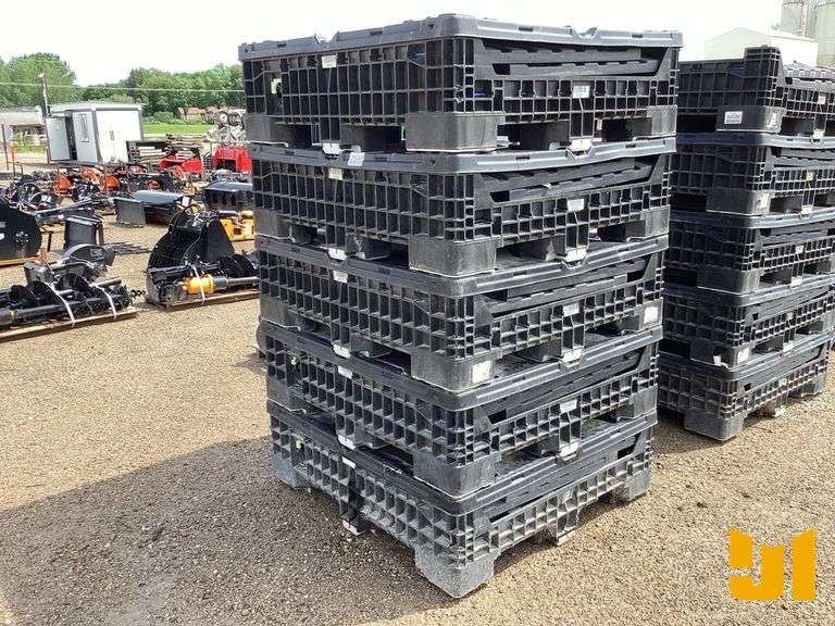 (5) POLY FOLDING CRATES WITH LIDS - Jeff Martin Auctioneers, Inc.