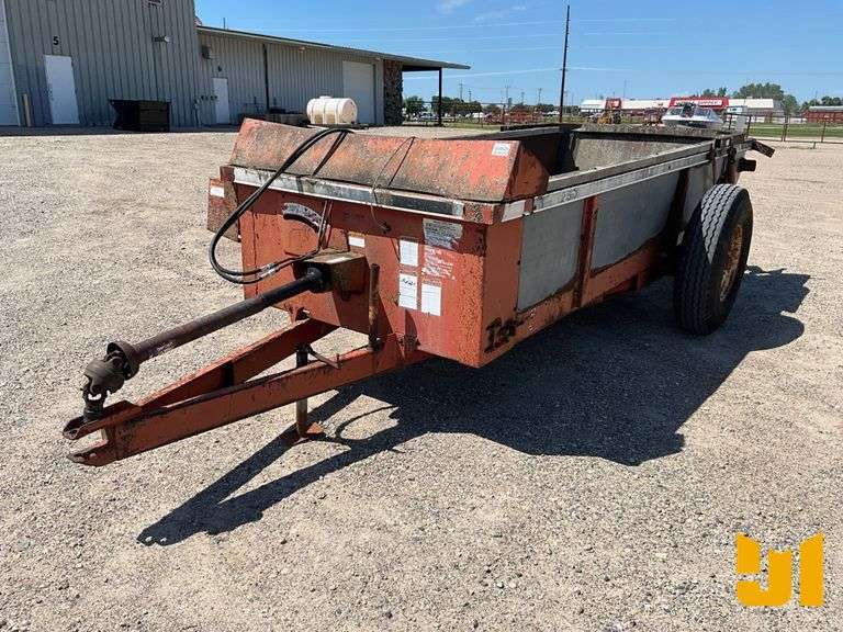 GEHL 250 MANURE SPREADER - Jeff Martin Auctioneers, Inc.