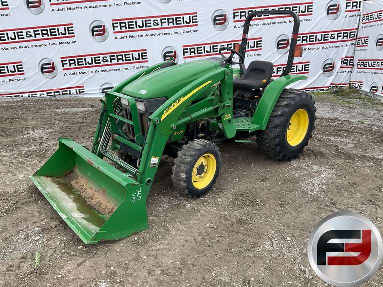 JOHN DEERE 3203 - Freije & Freije Auctioneers