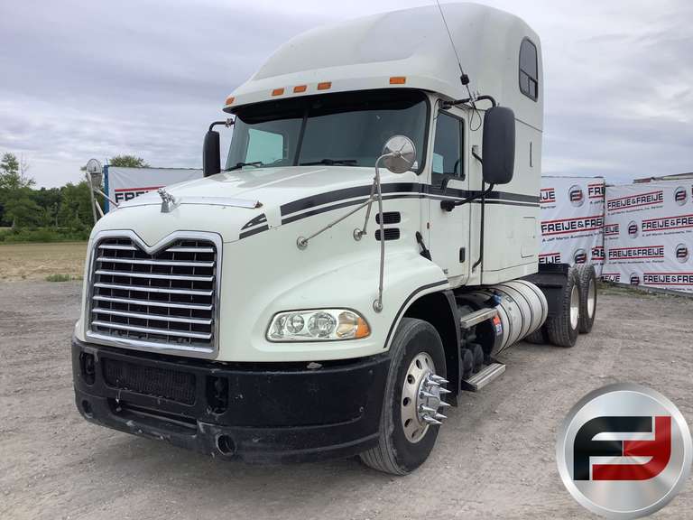2014 MACK CXU613 (PINNACLE) TANDEM AXLE TRUCK TRACTOR VIN ...