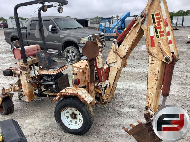 DIG-IT 148 LOADER BACKHOE SN: A4511 - Freije & Freije Auctioneers