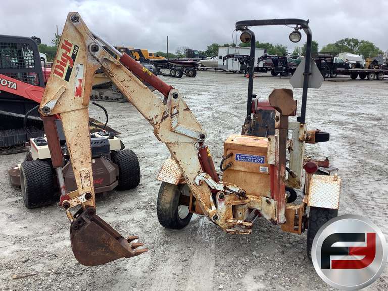 DIG-IT 148 LOADER BACKHOE SN: A4511 - Freije & Freije Auctioneers