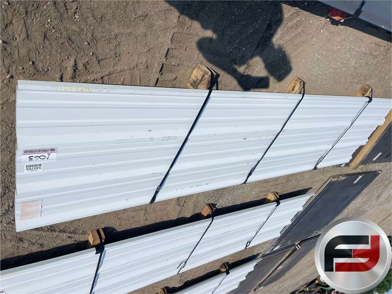 UNUSED 28 GAUGE PAINTED R PANELS 12 FT LONG 36 IN COVERAGE - Freije ...