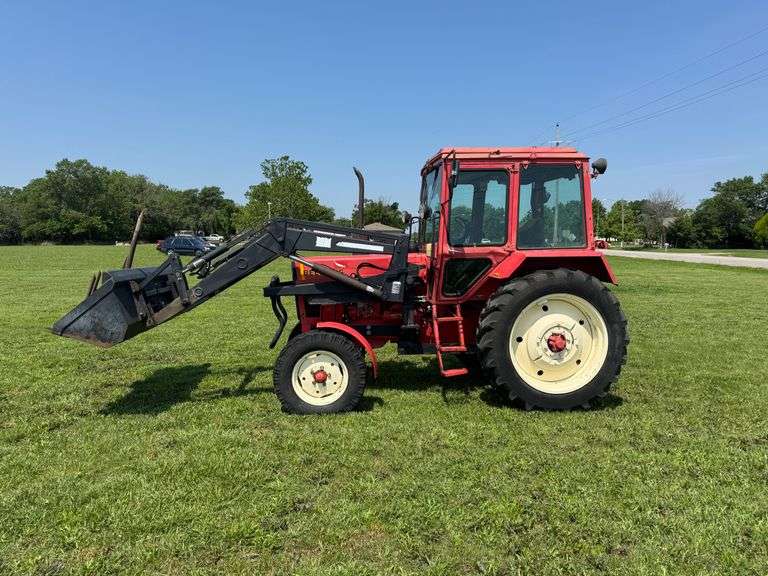 1995 Belarus 570 Tractor w/ Memo Loader - Johnson Auction