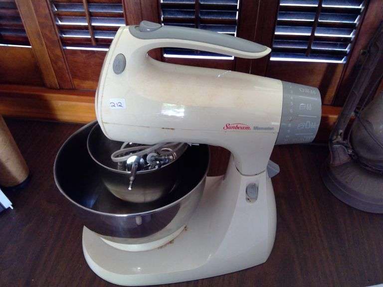 Vintage Sunbeam Mixer and Bowls - Land of Goshen Auction House