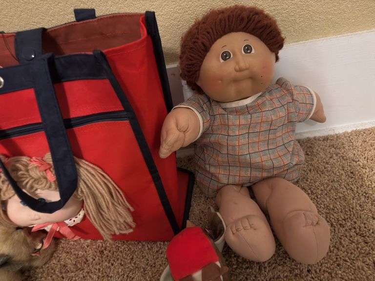 Cabbage patch dolls with clothing - Ruhter Auction & Realty, Inc.