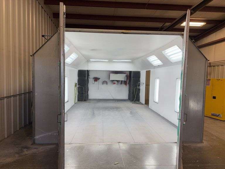 Automotive paint booth - Ruhter Auction & Realty, Inc.