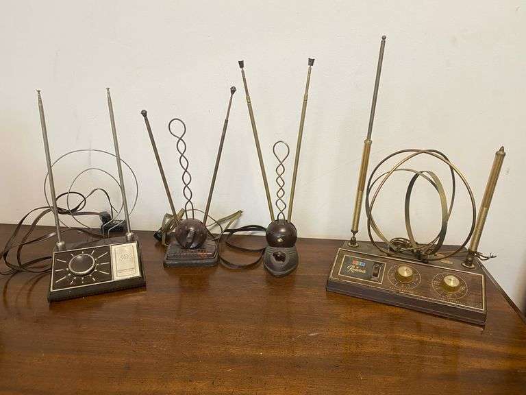 Assorted Vintage TV Antennas - BidSells