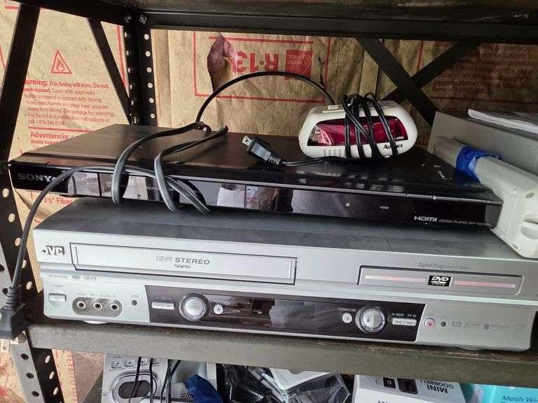 Assorted DVD/VHS/CD players - BidSells