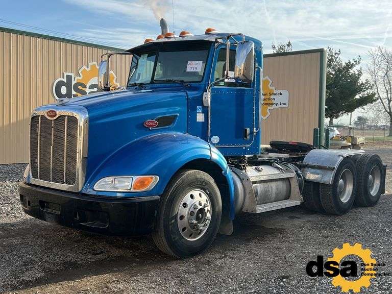 2013 Peterbilt 384 Day Cab Truck Tractor - Don Smock Auction Company
