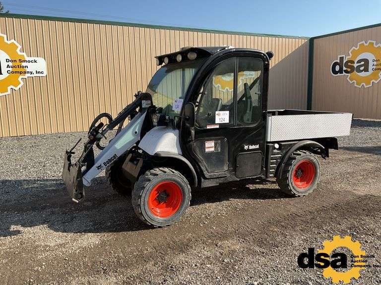 Bobcat 5600 Tool Cat - Don Smock Auction Company