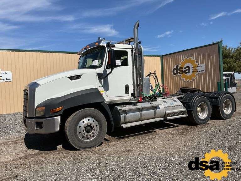 2013 CAT CT660L Day Cab Truck Tractor - Don Smock Auction Company