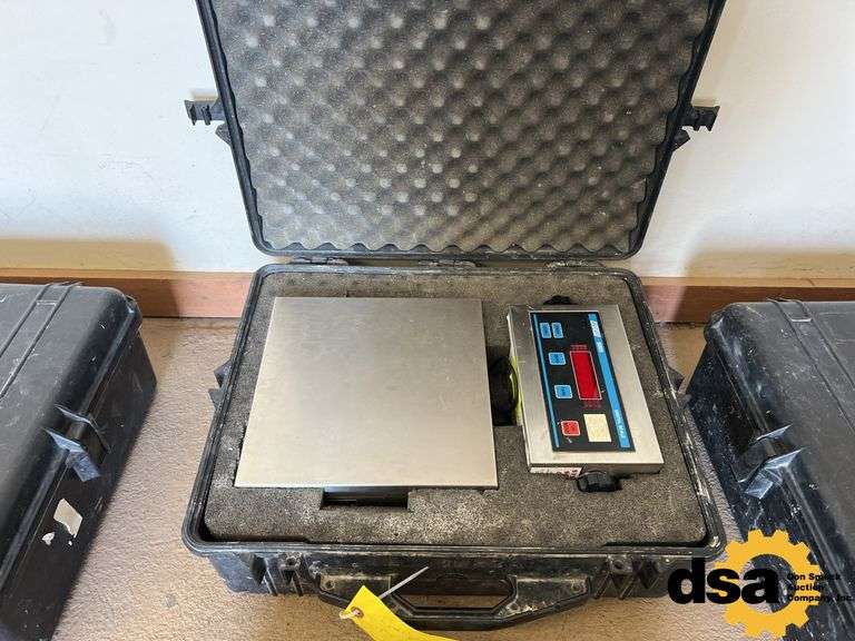 Doran 8000 Digital Scale with Case - Don Smock Auction Company