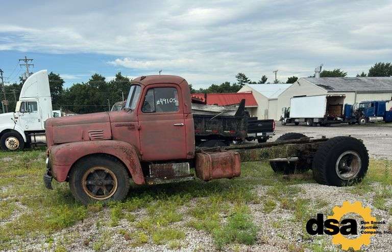 International R185 Cab & Chassis Truck - Don Smock Auction Company