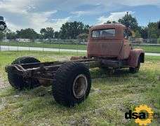 International R185 Cab & Chassis Truck - Don Smock Auction Company