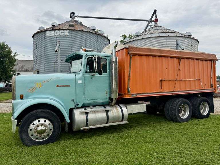 1988 International F9370 Grain Truck - Walton Realty and Auction Co. LLC