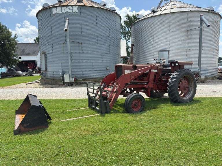 1968 International 656 Tractor w/ Loader - Walton Realty and Auction Co ...